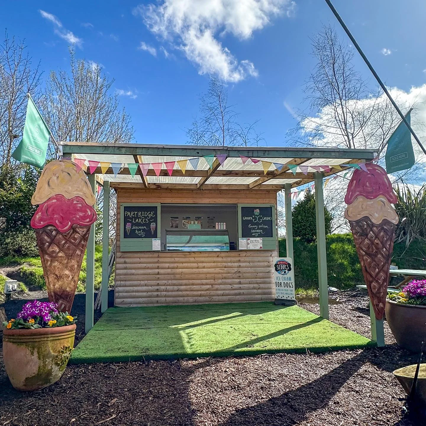 Ice Cream Hut Culcheth | Partridge Lakes Cafe